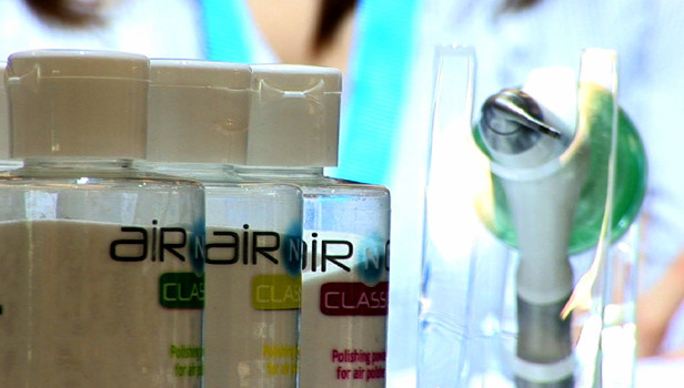 AirNGo - Der neue Ergonomiestar unter den Pulverstrahlgeräten! – ZWP ...